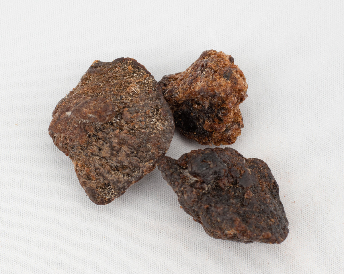 Dark Amber Resin – Encens Merlin